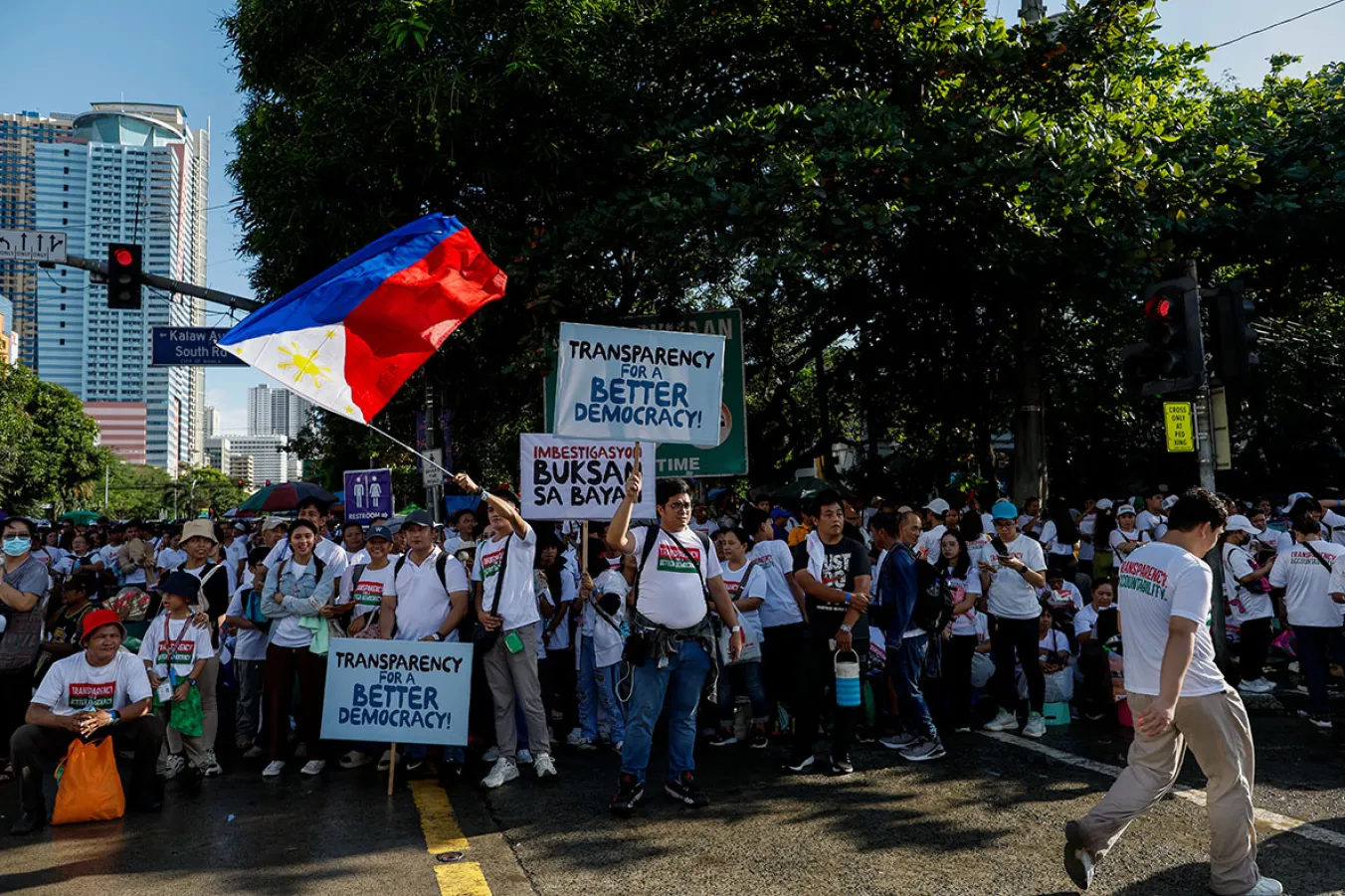 Tens of thousands rally in Manila to protest corruption in the ...