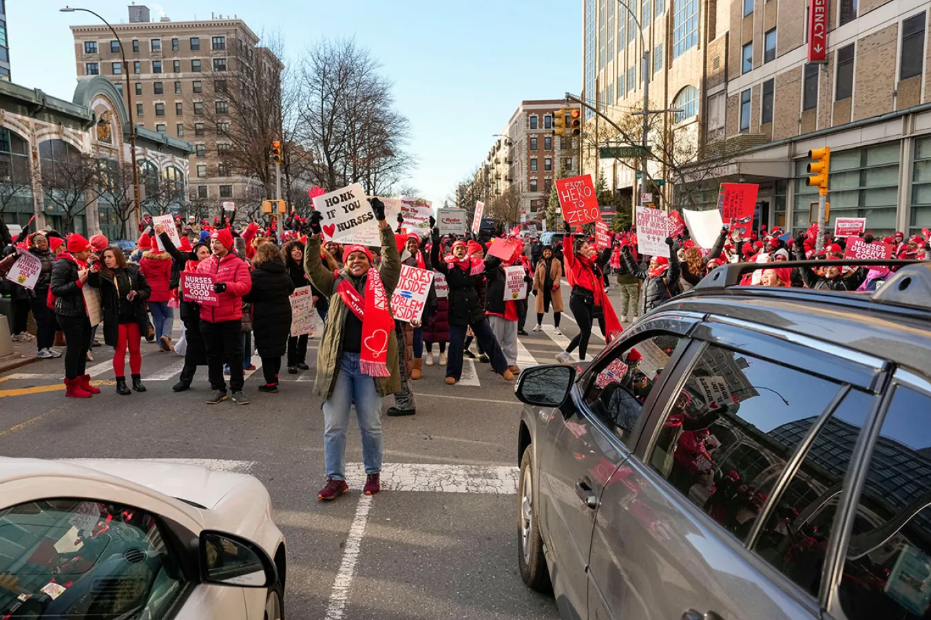 Thousands of nurses strike at New York City hospitals | Morning Star